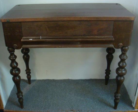 Cron Kills Co Turn Of Century Mahogany Spinet Desk: