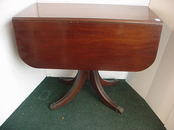 1571: Duncan Phyfe Mahogany Drop Leaf Table: