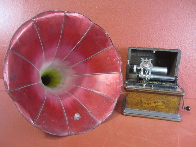 A45 29 Graphophone Player With Horn