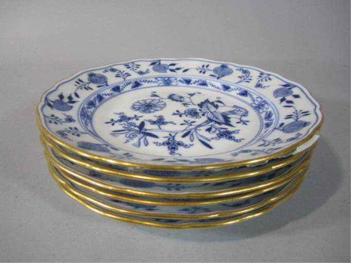 H80 94 Set Of 6 Blue & White & Gold Plates