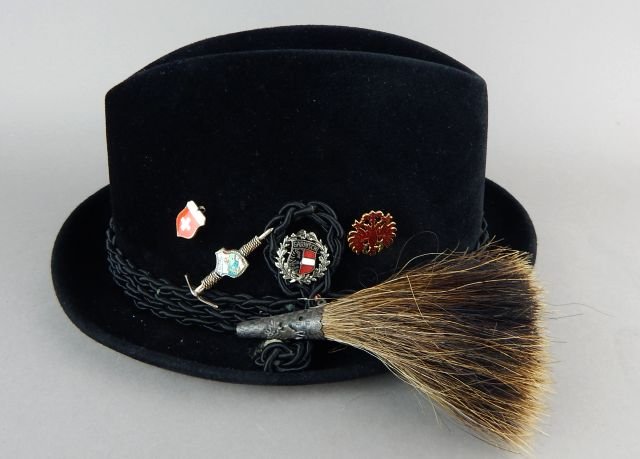 Berg Sax Fifth Avenue New York Hat