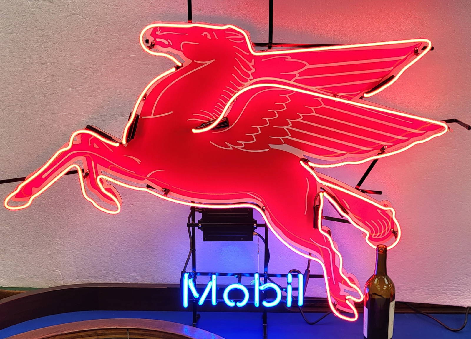 Mobil Horse Neon Auction