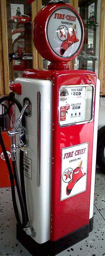 327: Wayne 100 gas pump - Sep 18, 2010 | B K Super Auction Event in Canada