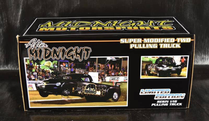 Speccast 1/16 Limited Edition Pulling Truck Auction