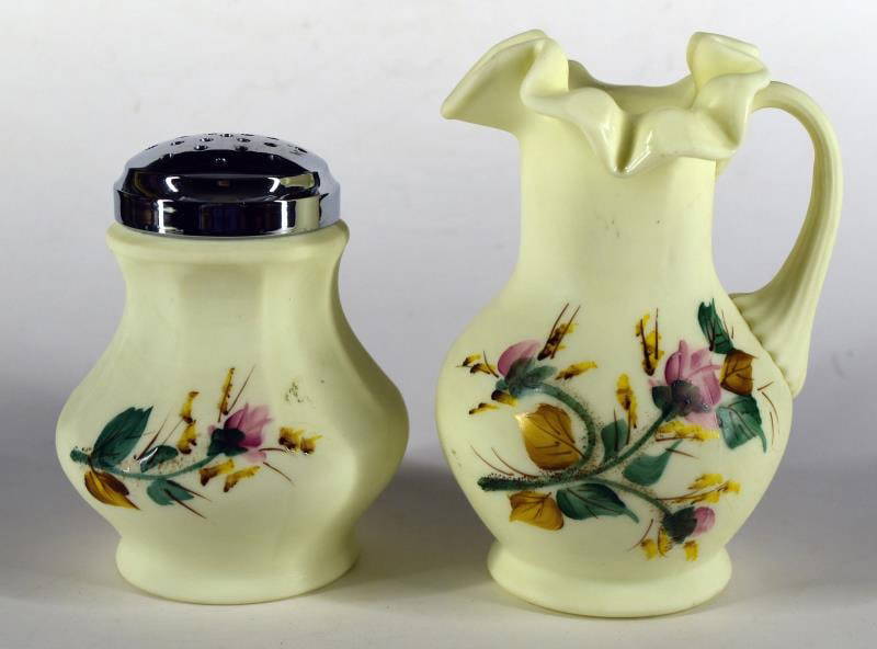 Fenton Moss Rose Uranium Items Auction