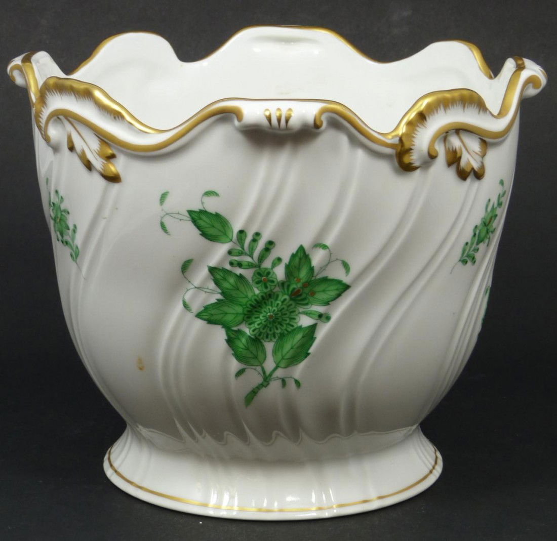 136: HEREND CHINESE BOUQUET PORCELAIN ICE BUCKET