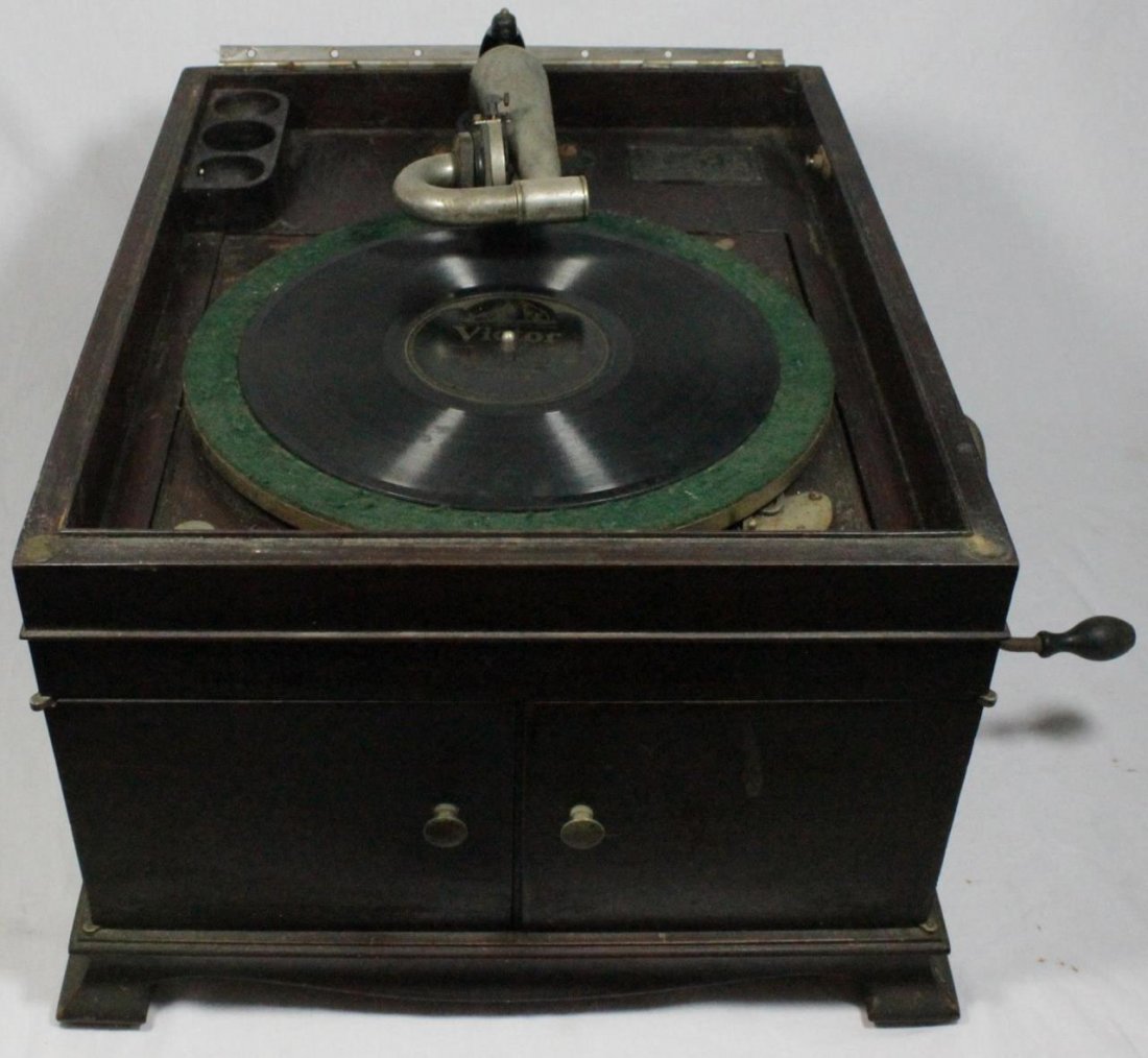 Antique Victor Victrola Talking Machine