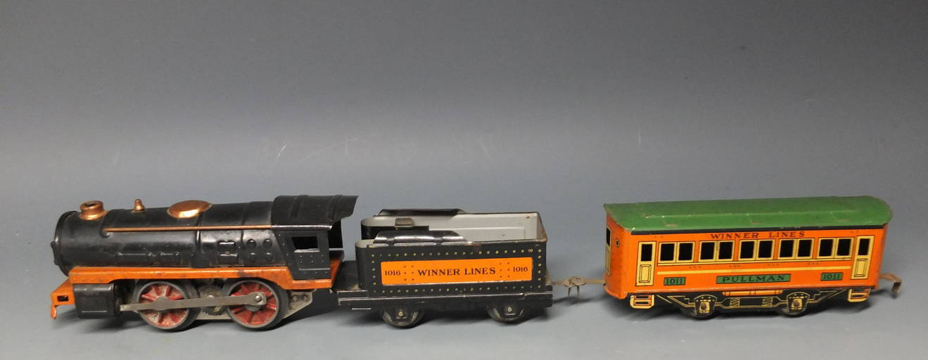 Antique Winner Lines Train Set