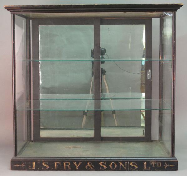 224: JS FRY & SONS LTD 19TH CENTURY DISPLAY CABINET 26"