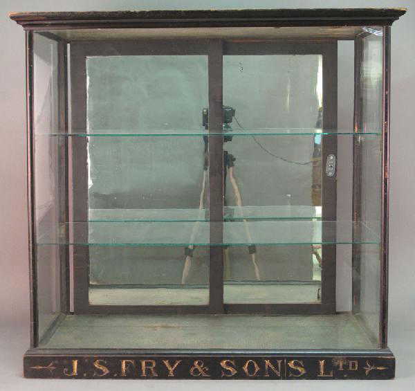 224: JS FRY & SONS LTD 19TH CENTURY DISPLAY CABINET 26"