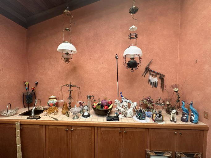 Shelf Lot Decor, Scale, Clock, Golf Bank