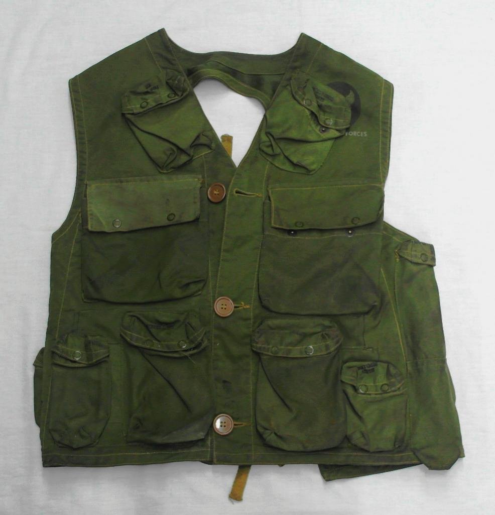 C 1 Vintage 1940's Emergency Sustenance Vest