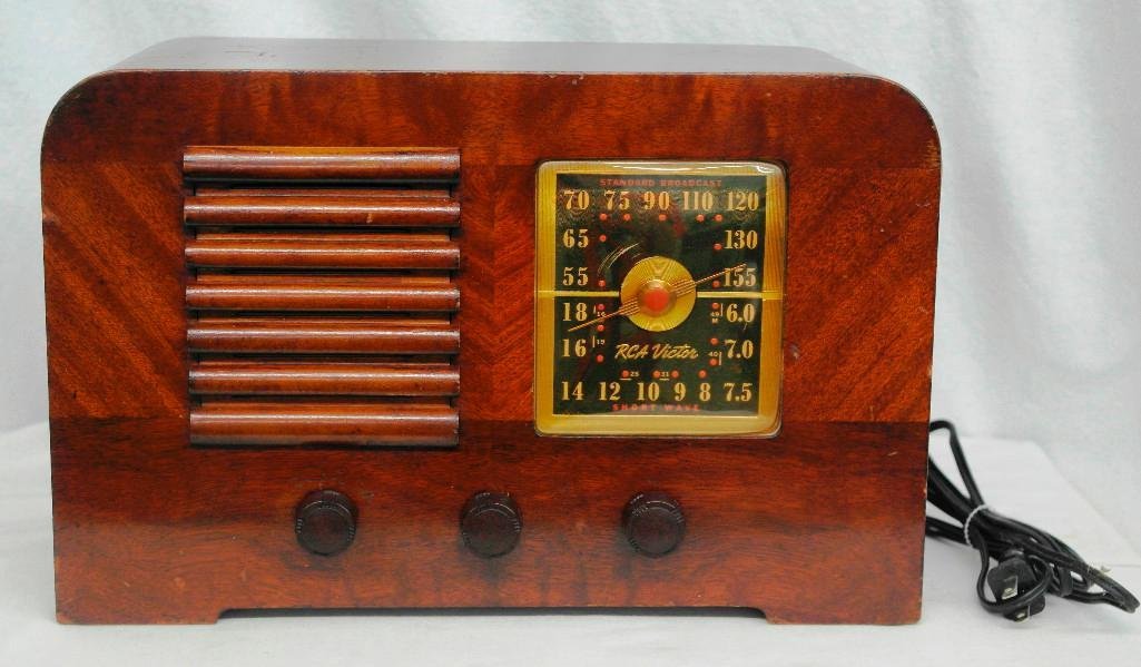 RCA Victor 46X23 Short Wave Tube Radio Circa 1940