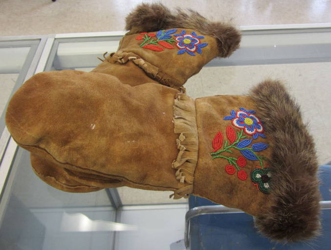 Pr. American Indian Mittens With Bead Work