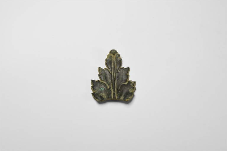 Roman Vine Leaf Mount