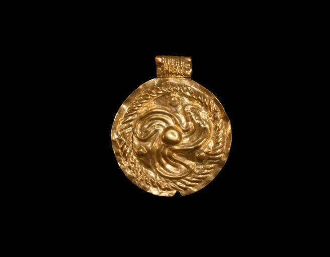 Germanic Gold Pendant With Trefoil