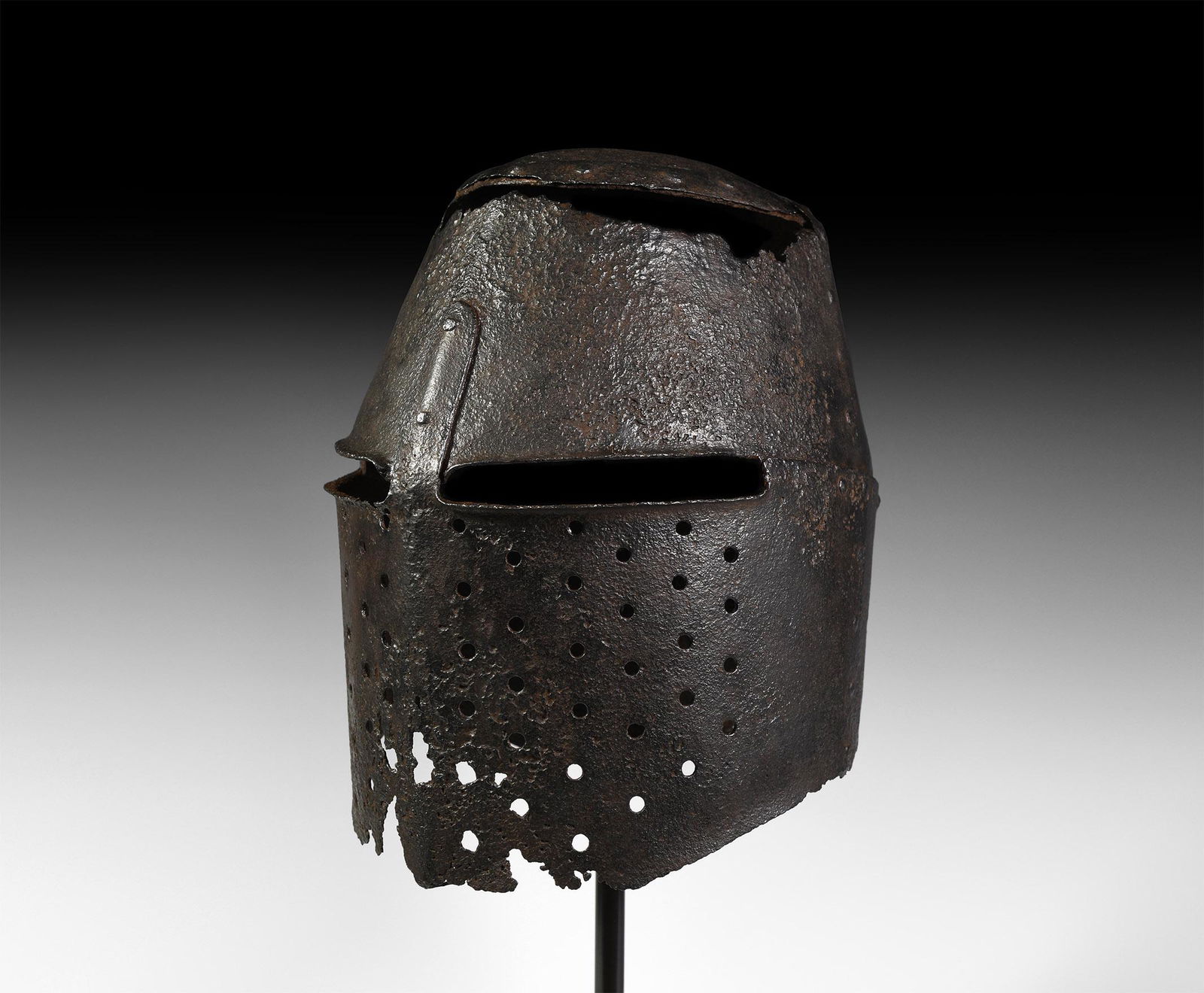 Medieval German Great Helm - Nov 24, 2020 | TimeLine Auctions Ltd. in Essex