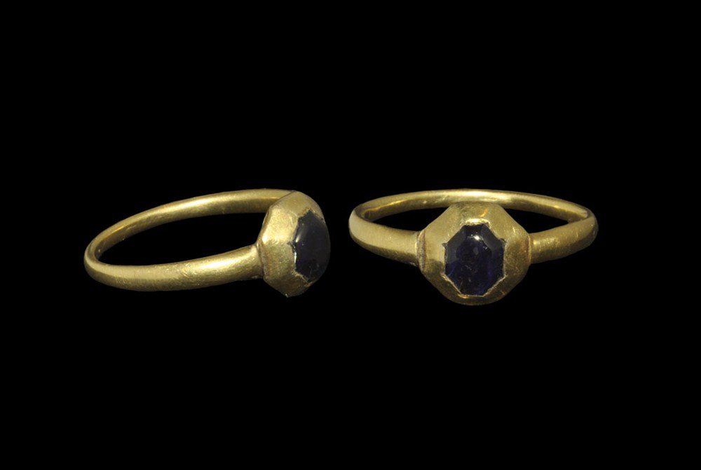 Medieval Gold Finger Ring with Sapphire