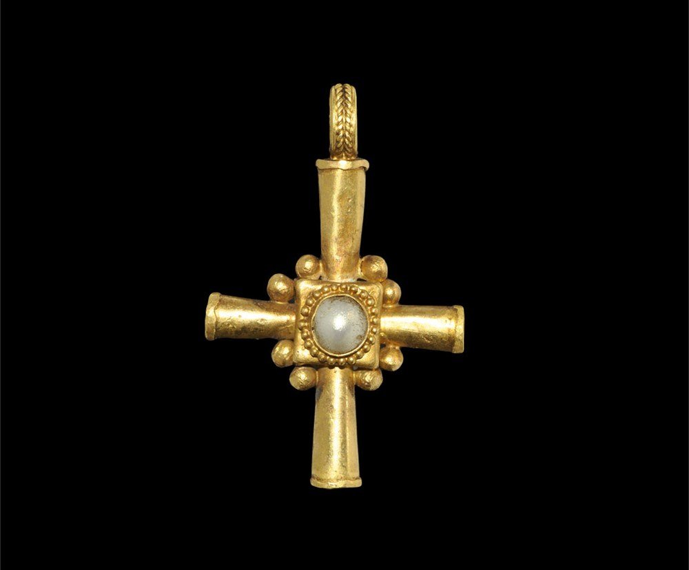 Post Medieval Gold Cross with Central Pearl