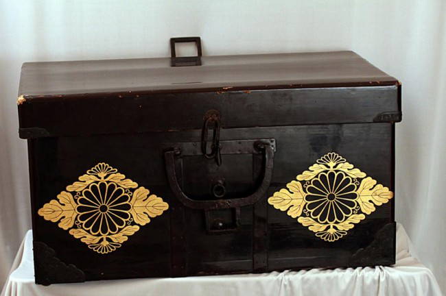 Japanese Lacquer Samurai Armor Chest, Family Crest