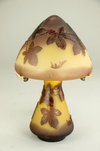 ANTIQUE LA ROCHERE CAMEO OVER-LAY GLASS LAMP