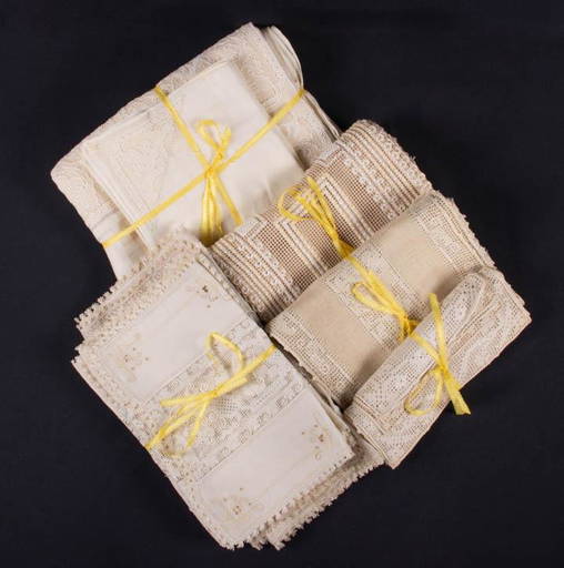 FOUR SETS OF FINE TABLE LINENS, 1900-1920 (#0079) on May 10, 2022 ...