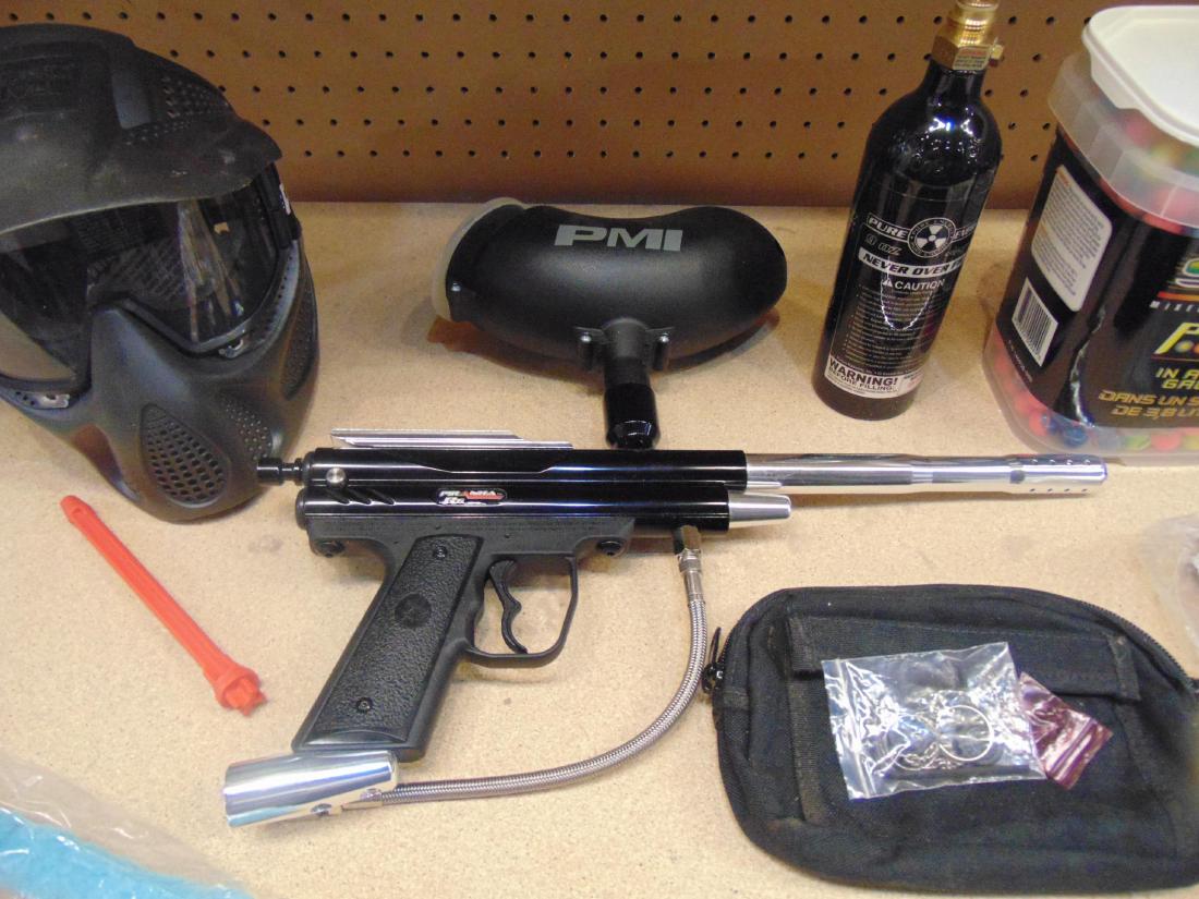 Piranha R6 Paint Ball Gun & Accessories