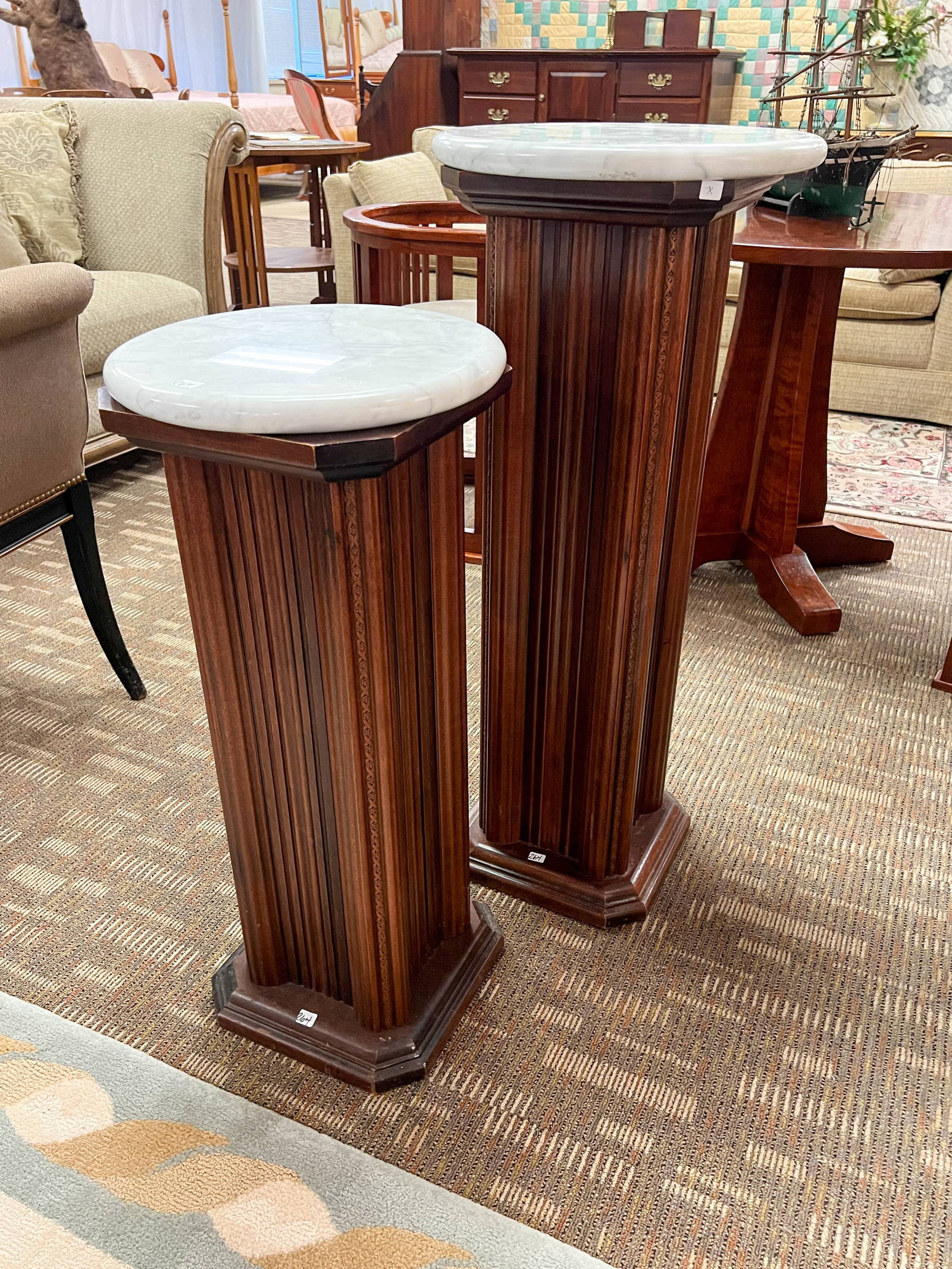Pair Of Graduated Fluted Columns With Round White Marble Tops Auction