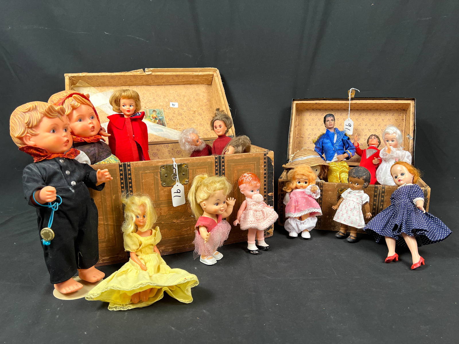 Antique Victorian Doll Trunks Filled With Vintage Dolls Auction