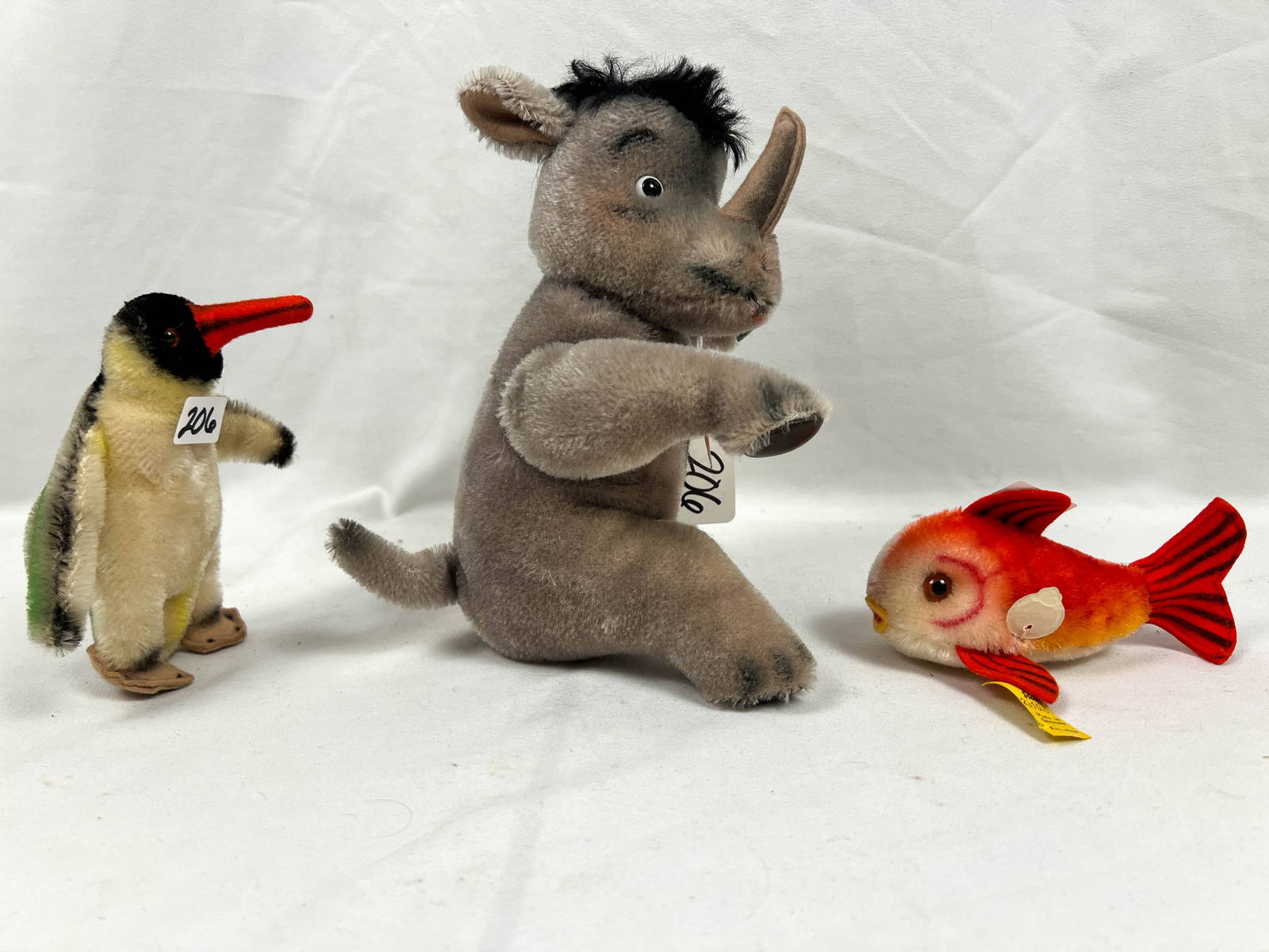 Steiff Animal Lot Rhino, Gold Fish And Penguin Auction