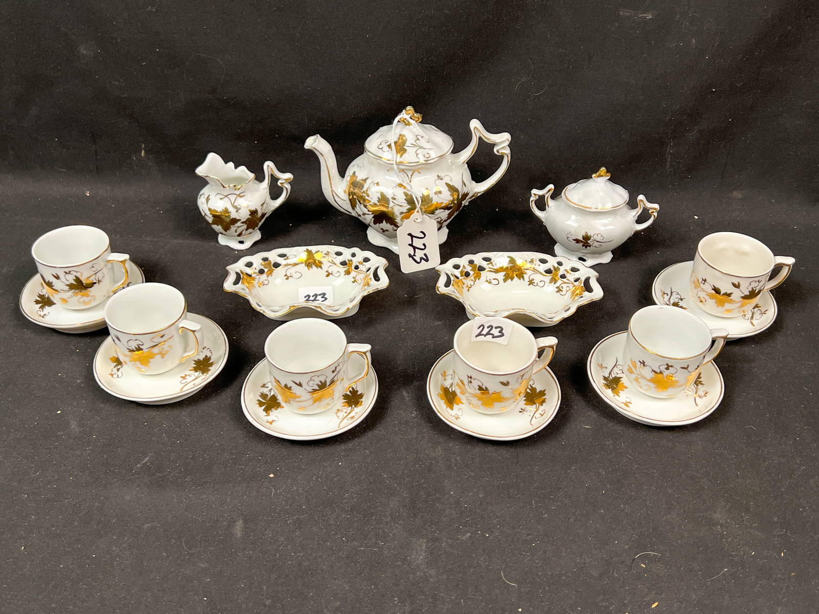 1840-1850s Childs Porcelain 17 Piece Tea Set With Gold Leaves Auction