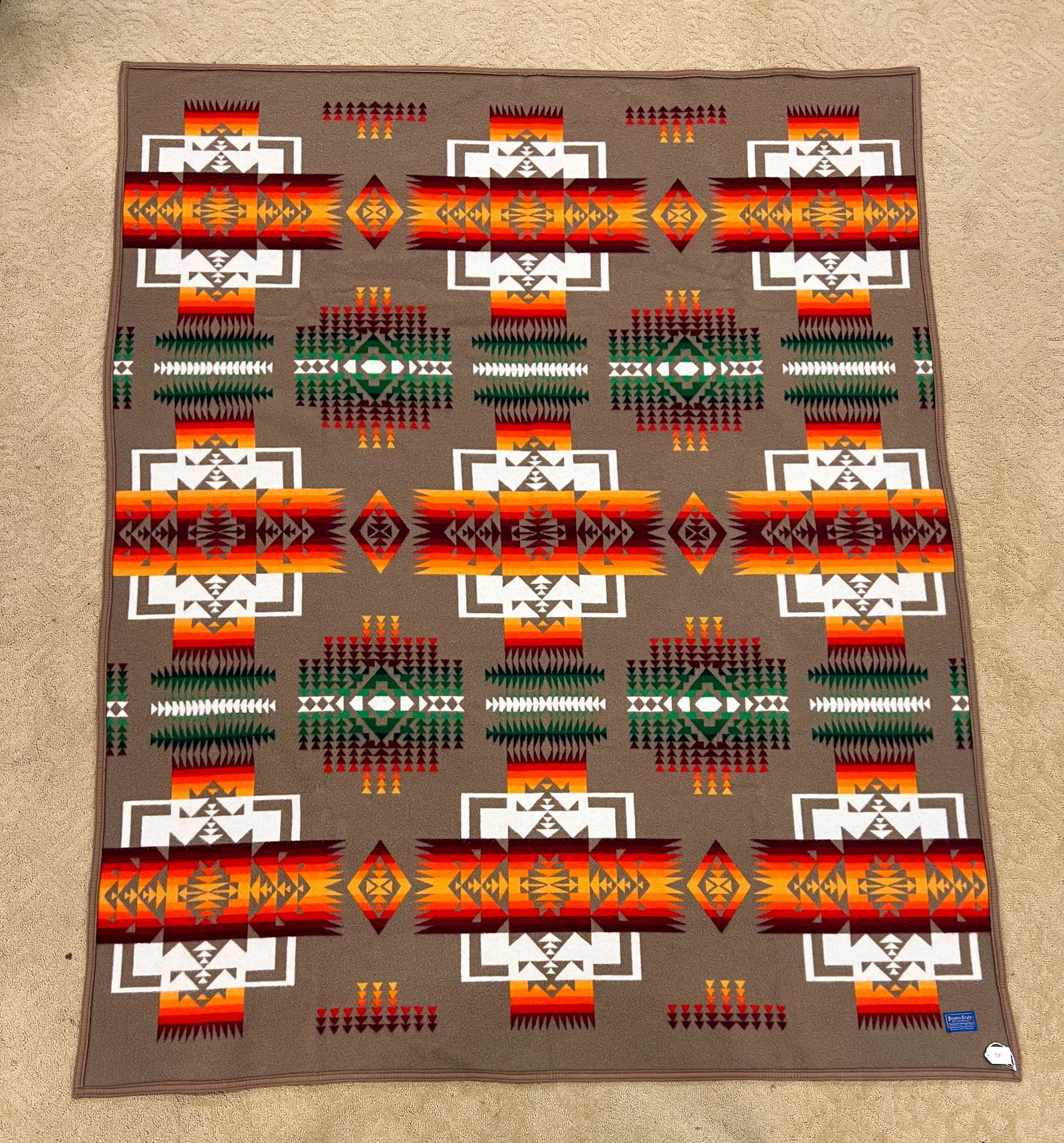 2 Pendleton Blankets Beaver State And A Pendleton Kleenex Box Auction