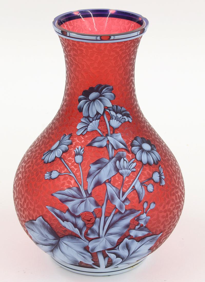 WEBB CAMEO GLASS VASE - Oct 06, 2019 | CRN Auctions, Inc. in MA