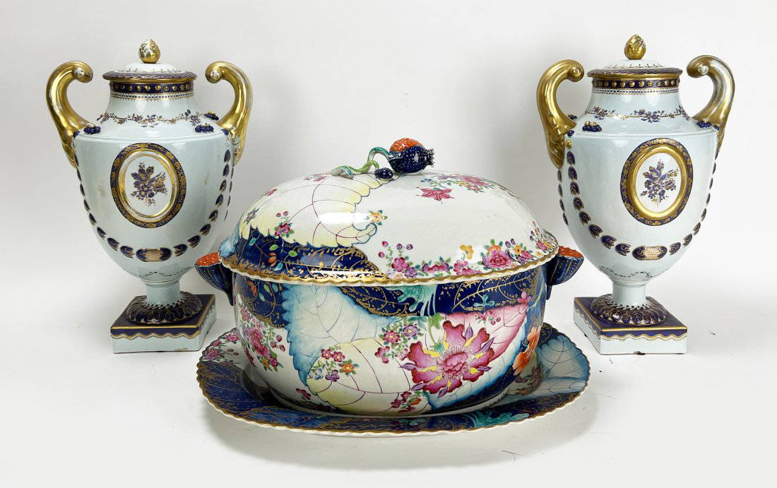 (on 4) Pair Of Chinese Export-style Porcelain Pistol Urns Auction
