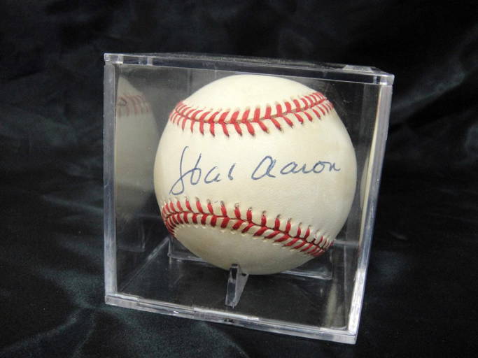 Authentic Hank Aaron Signed Baseball Psa/dna Certified