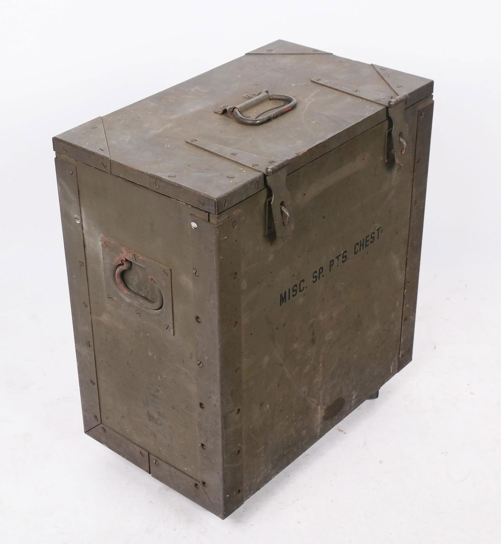 Vintage WWII Military Foot Locker / Storage Chest - May 20, 2022 ...
