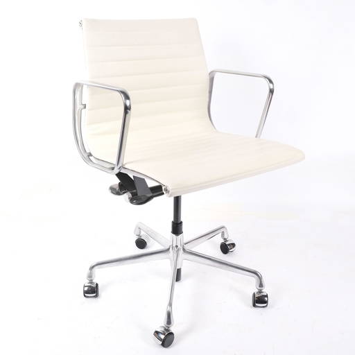 Eames Aluminum & Leather Office Chair (#0651) on Jan 07, 2023 | Roland ...