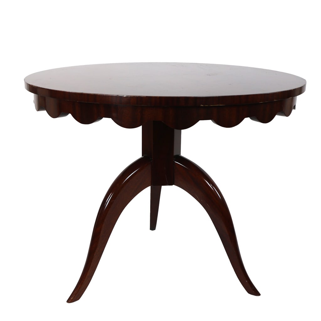Classical-style Scalloped Round Table Auction