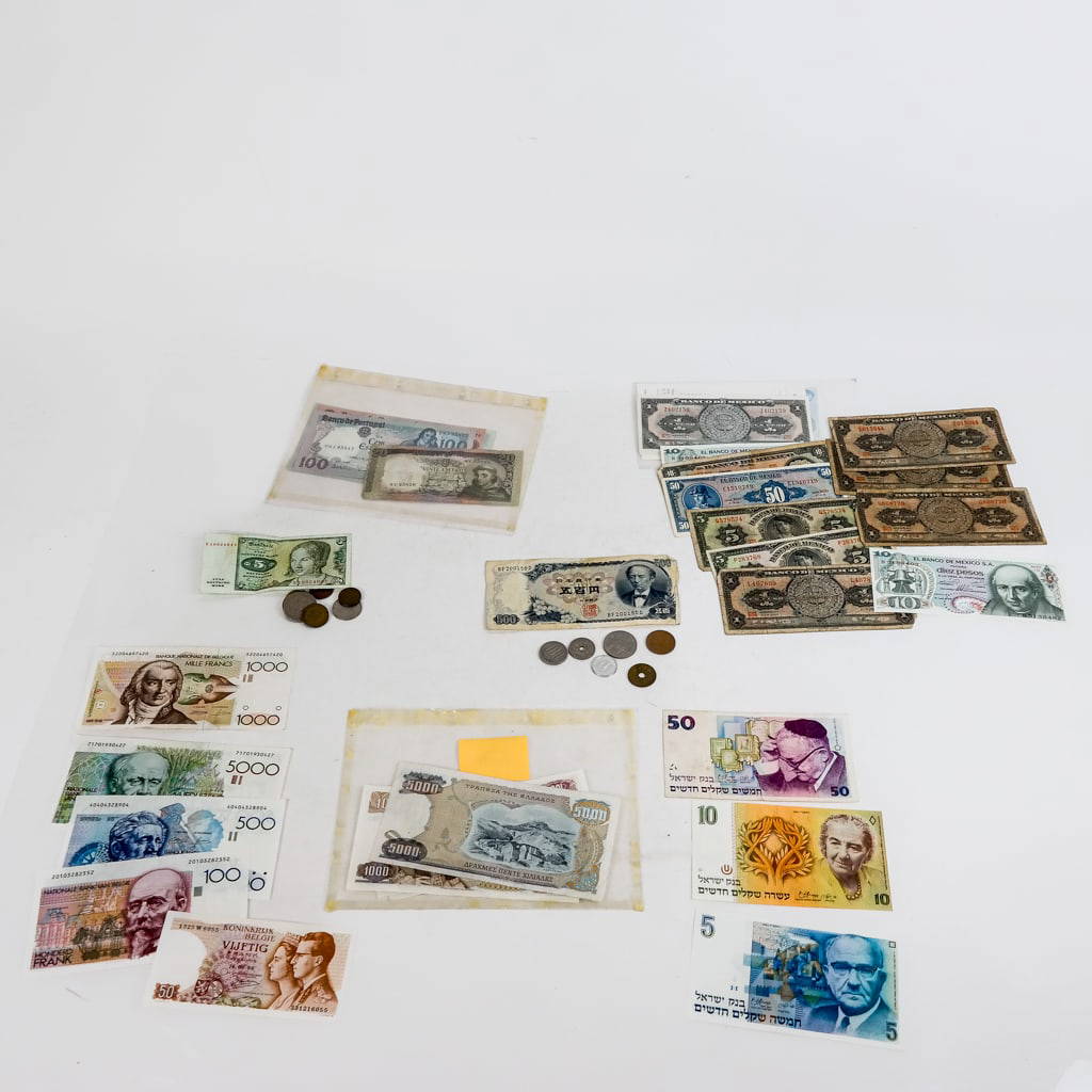 Collectible & Current European Paper Currency Grp Auction