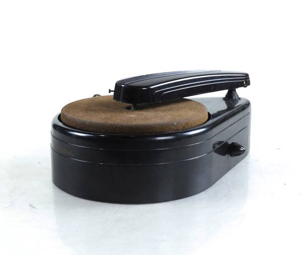 RCA Victor Phonograph, Model R-100 - Aug 23, 2016 | Roland NY in NY