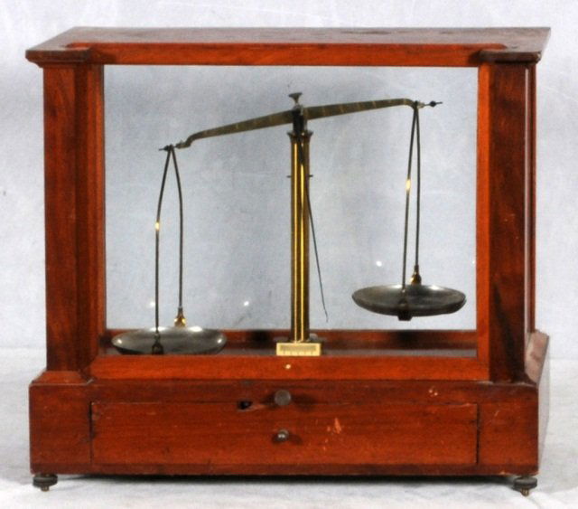 ANTIQUE GOLD SCALE IN A WOOD AND GLASS BOX . GOOD. - Oct 24, 2012 ...