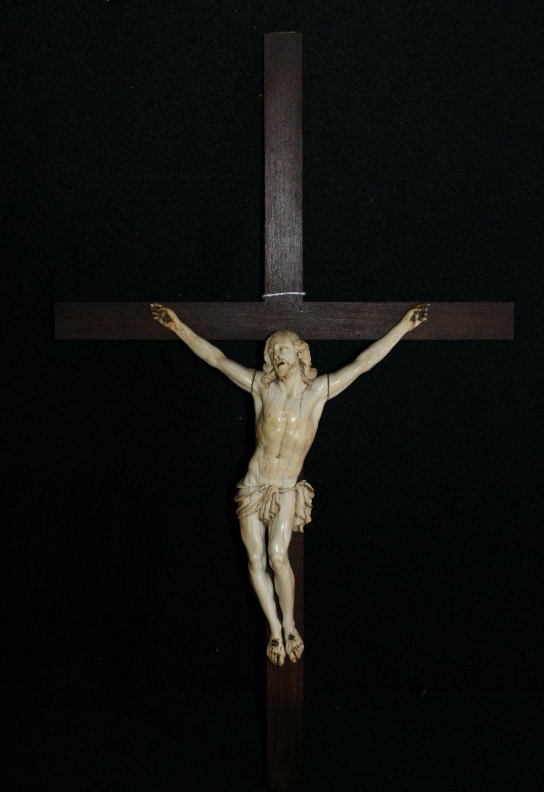 127: Continental carved ivory Crucifix. Ivory: 10" x 7