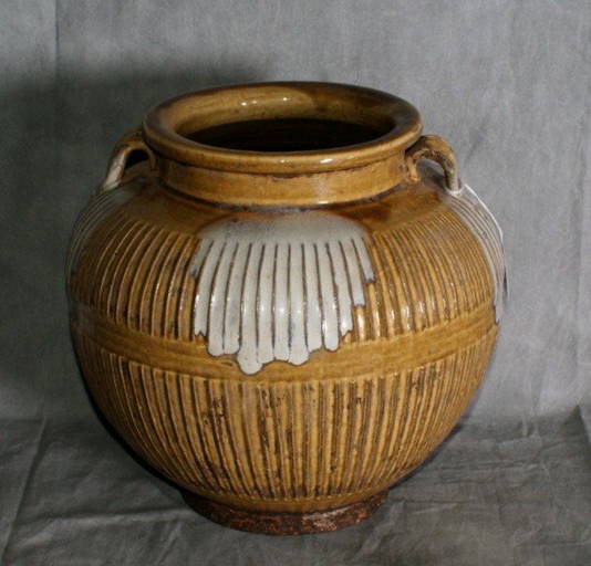 Antique Chinese Ceramic Pottery Planter. H:10".