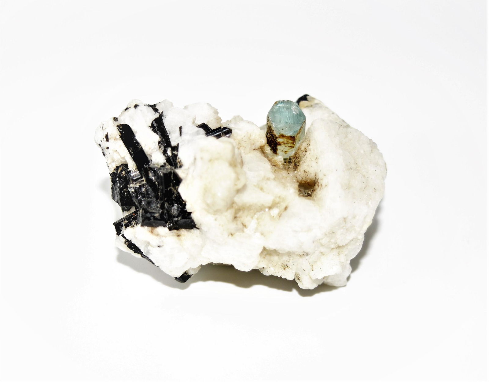 SPECIMEN OF AQUAMARINE ON MATRIX (#0586) on Nov 20, 2021 | Ancient ...