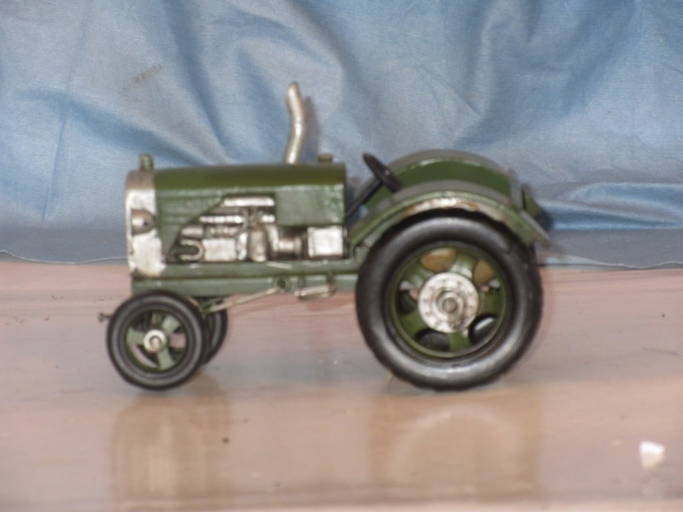 1/ 24 Scale Tractor