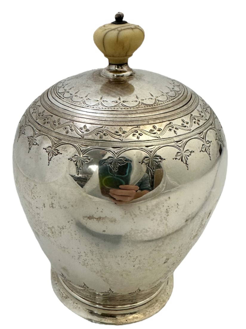 Antique F. Walter Lawrence Sterling Silver Tea Caddy. Stamped F. Walter ...