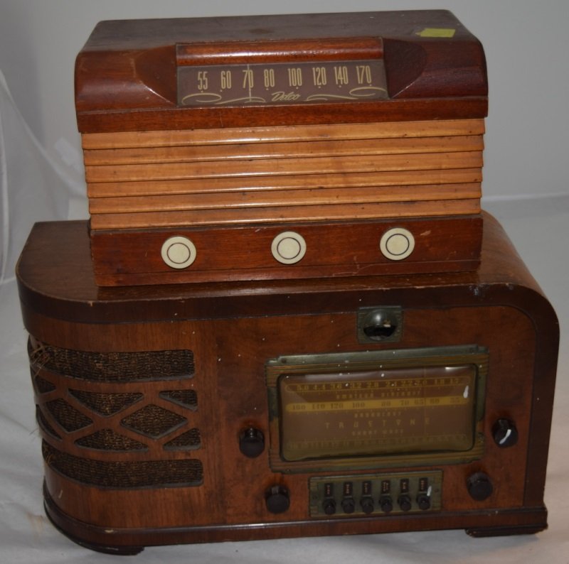 1940's Delco AM & Truetone D-911 Multiband Radio