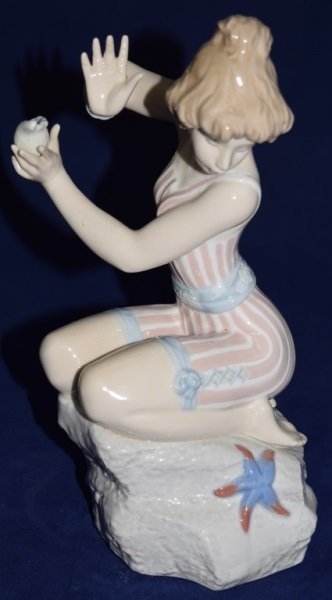 Lladro; Girl with a Sea Shell on the Beach #5614