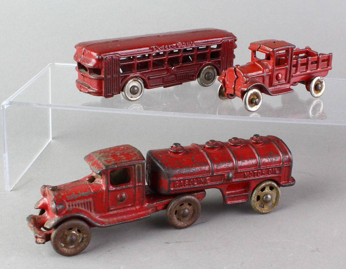 Williams & Hubley Cast Iron Stake, Tanker & Bus Lot Auction
