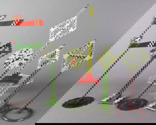 Lionel Signs & Semaphores